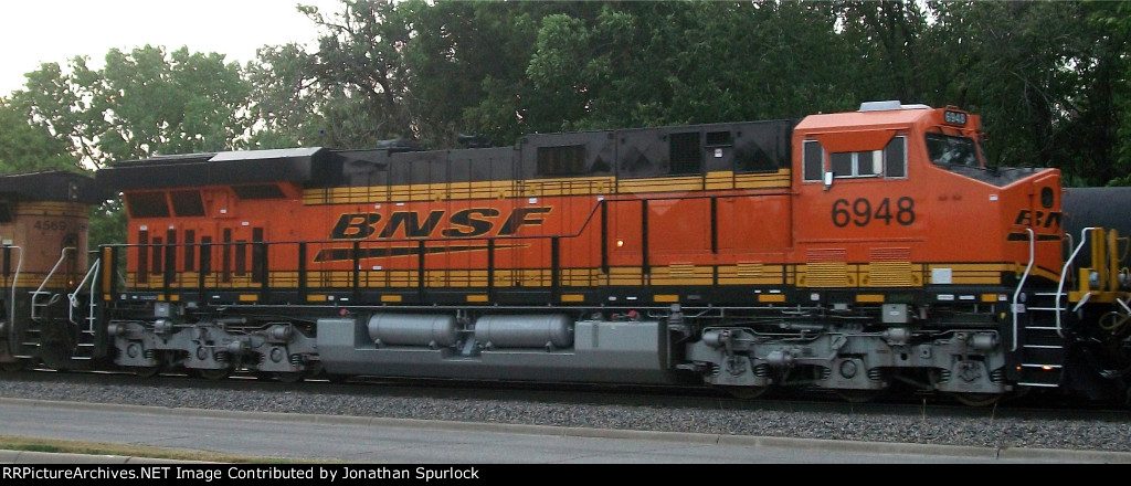 BNSF 6948, ES44C4, engineer's side